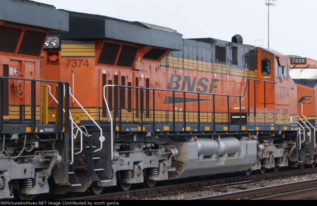 BNSF 7374